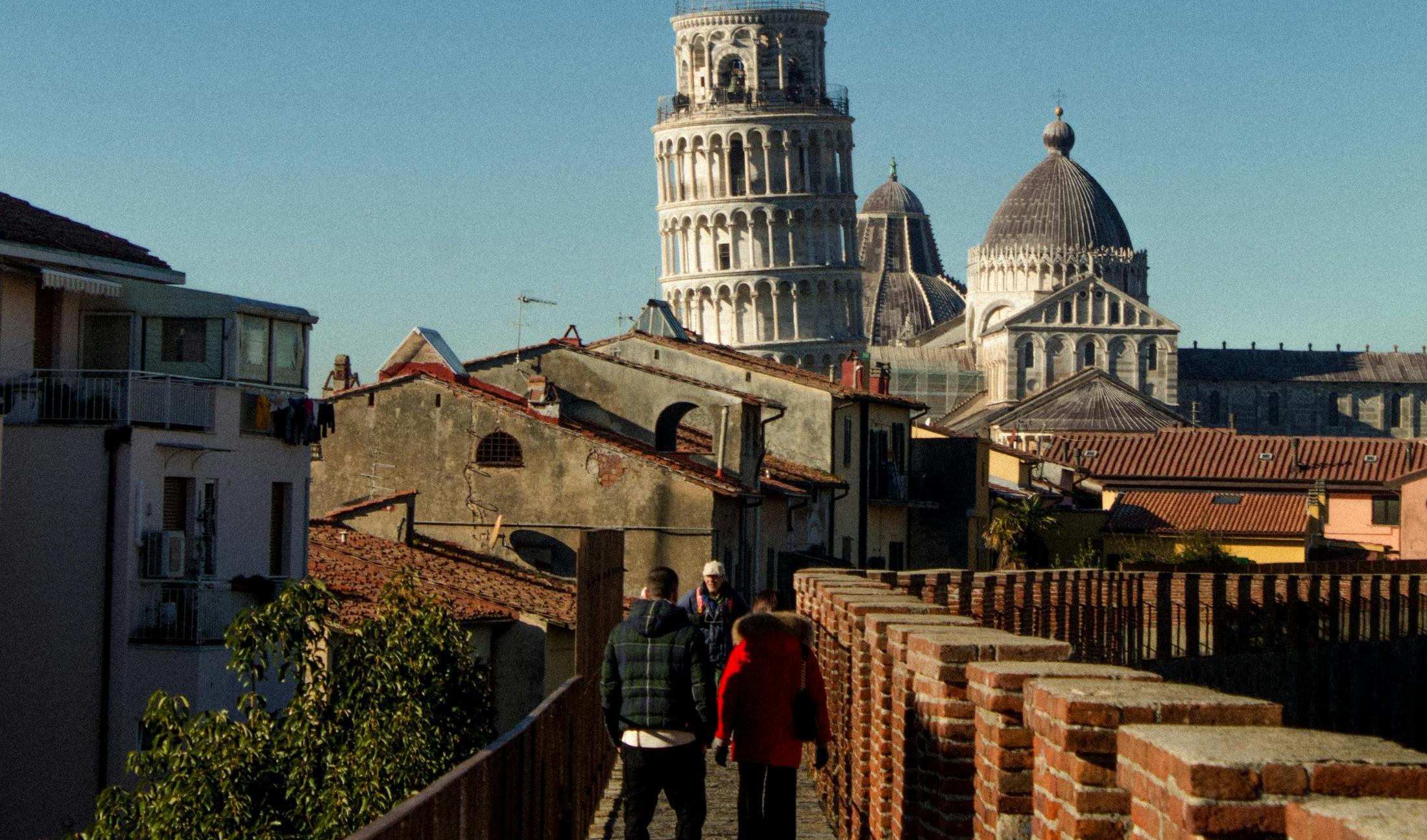 Le mura pendono come la torre. Studio dell’Università di Pisa: "Dovuto ...