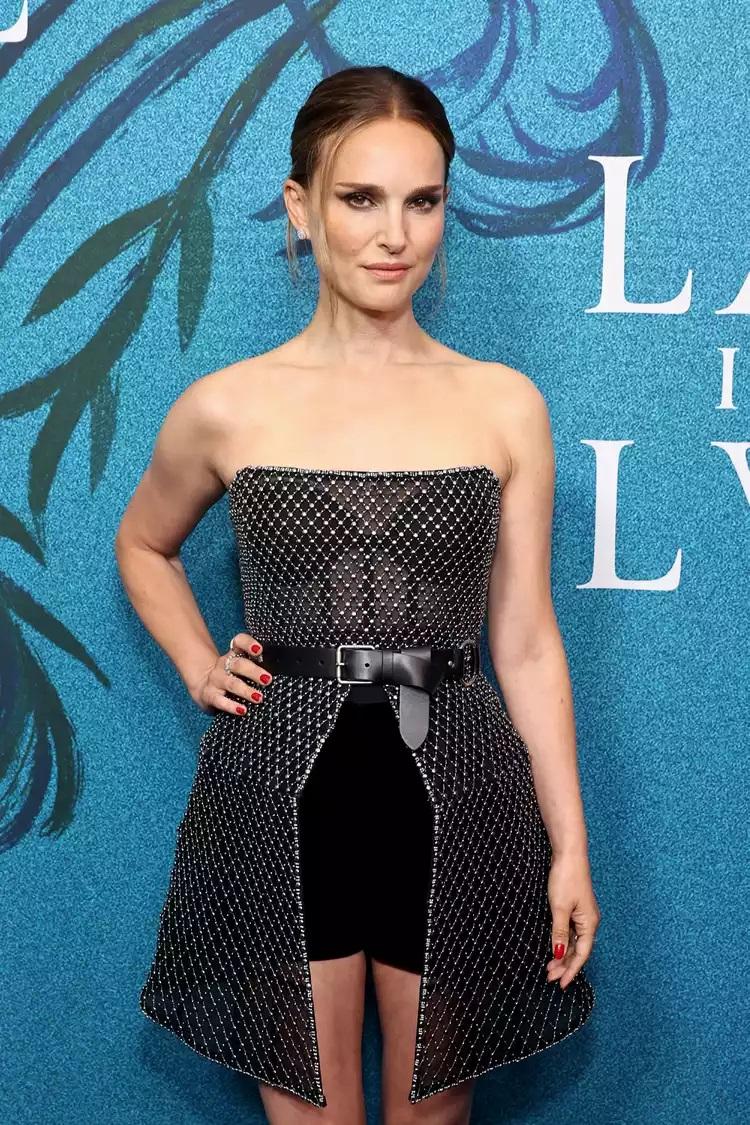 Natalie Portman y director de 'Emilia Pérez' defienden a cineasta ...