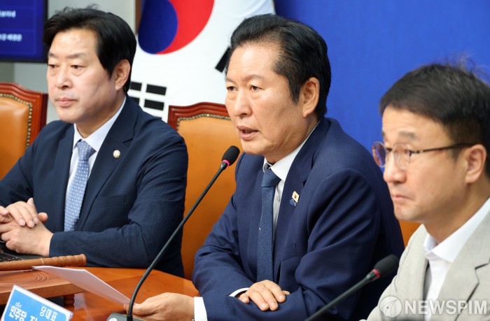 발언하는 정청래 더불어민주당 대표