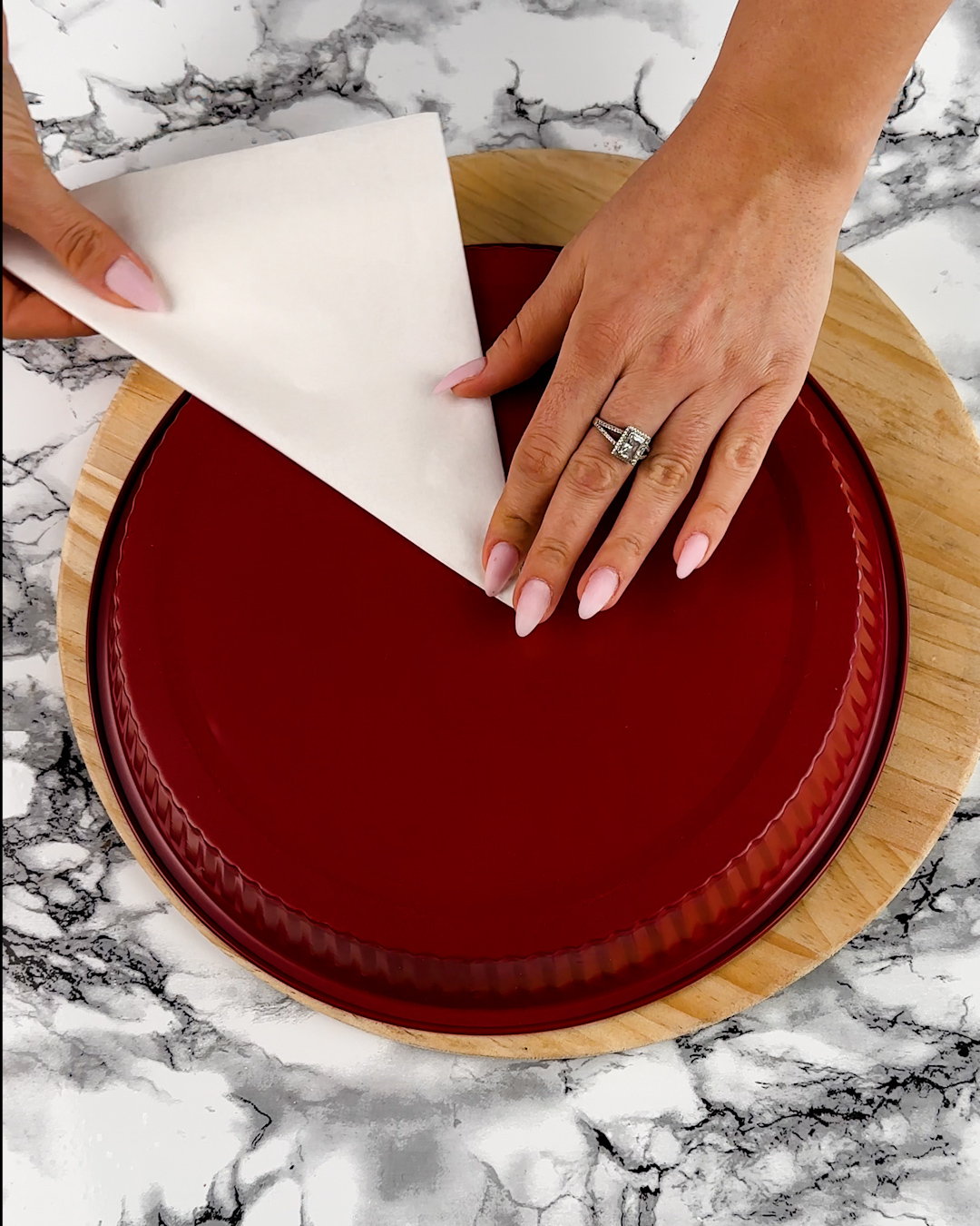 Easy way to line your baking pan 🎂👌