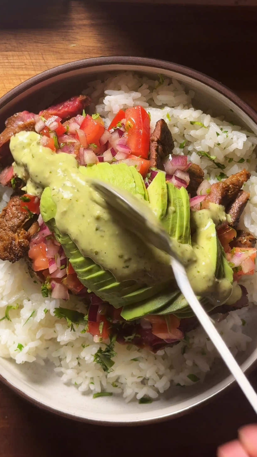 Flank steak bowl with avocado – quick lunch idea