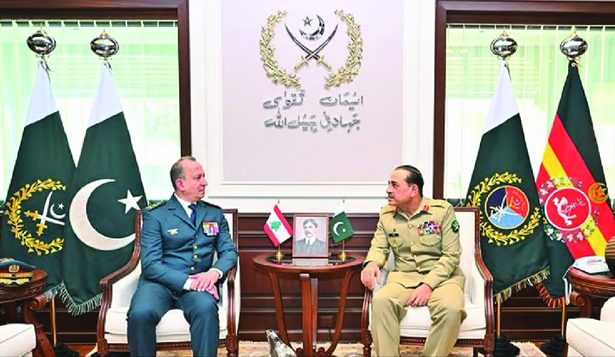Lebanese, Pakistani army chiefs discuss regional security
