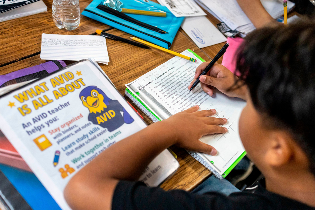 Teens' reading and math scores have stagnated, US test results show