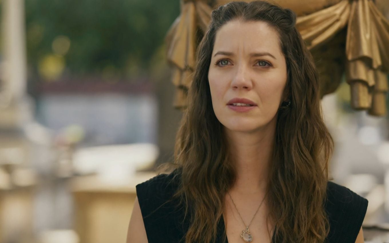 Francesca se descuida e deixa escapar ligação com Arthur em Quem ama cuida