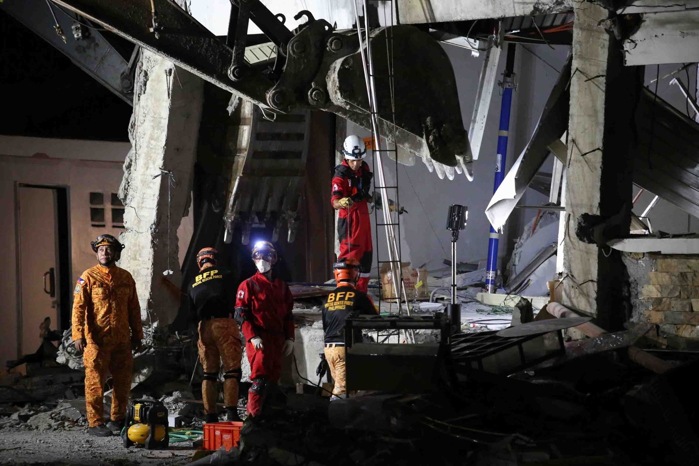 32,000 people displaced by the Philippine earthquake that killed at ...
