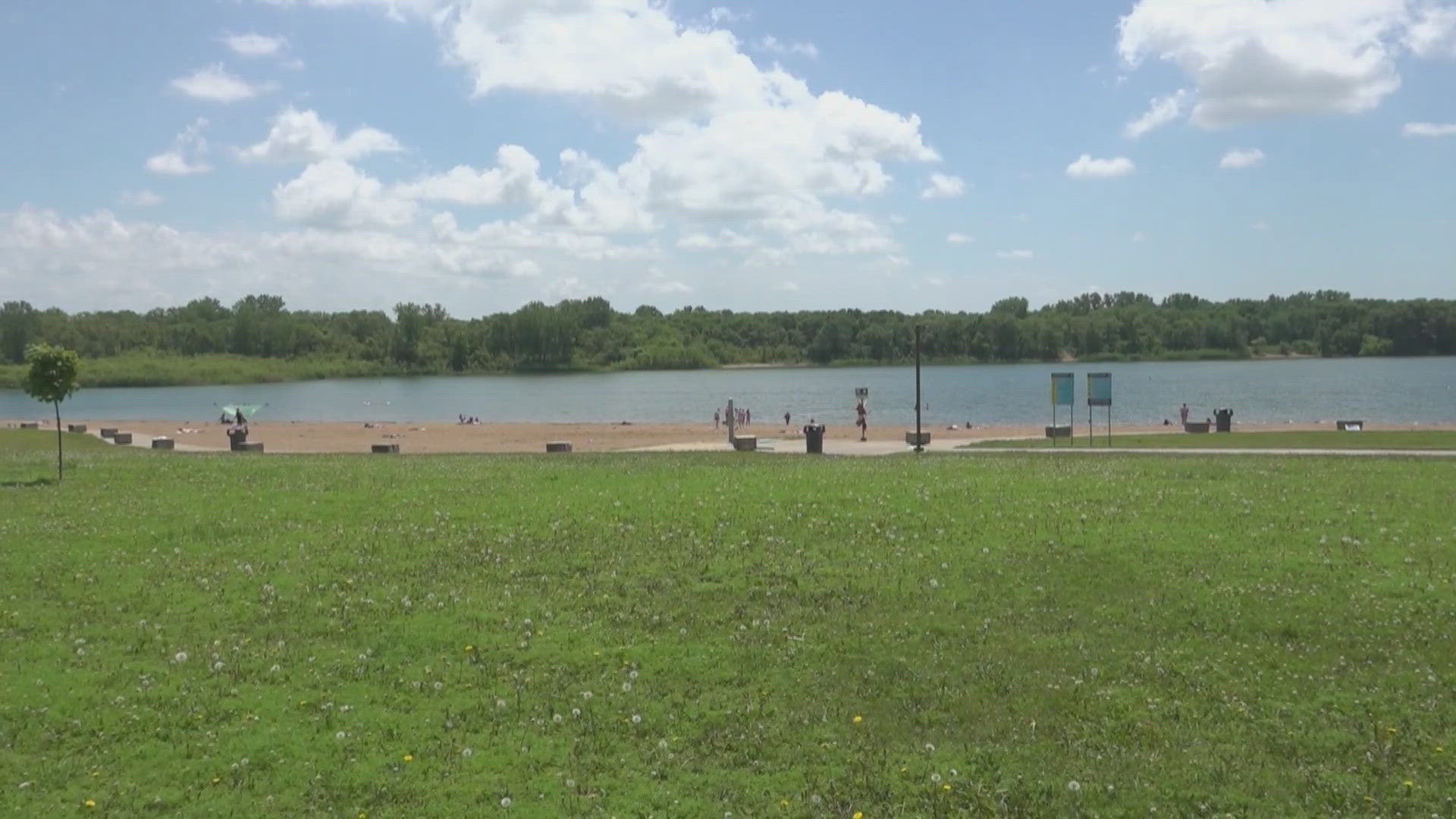 Central Iowans still getting outside despite high temperatures