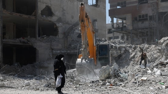 US attacks Iran: Explosions reported in Sirik area near Strait of ...
