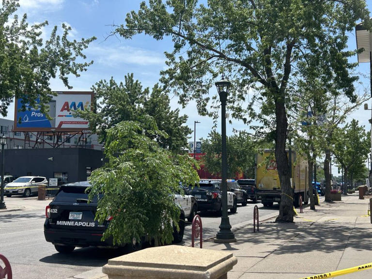 Man continues to barricade himself in south Minneapolis apartment after ...