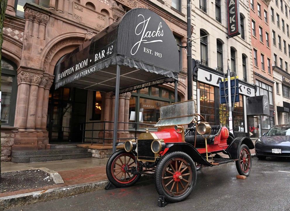John Hwang, face of revived Jack's Oyster House, abruptly resigns