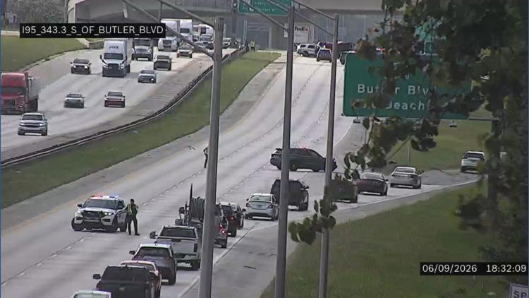 I-95 North shut down at JTB; Jacksonville police officer involved in crash