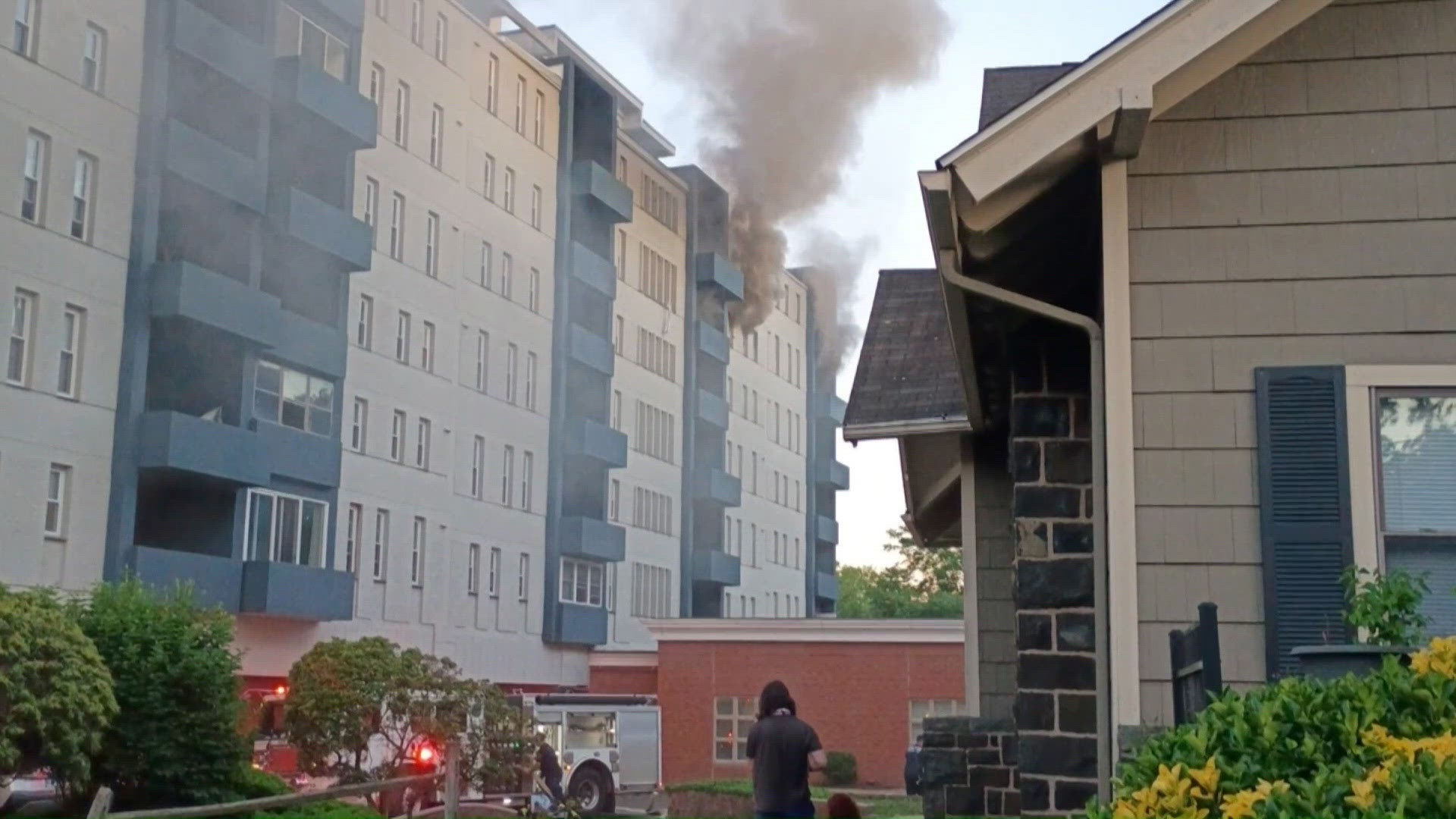 Woman dies after jumping from fire at New Haven high-rise building