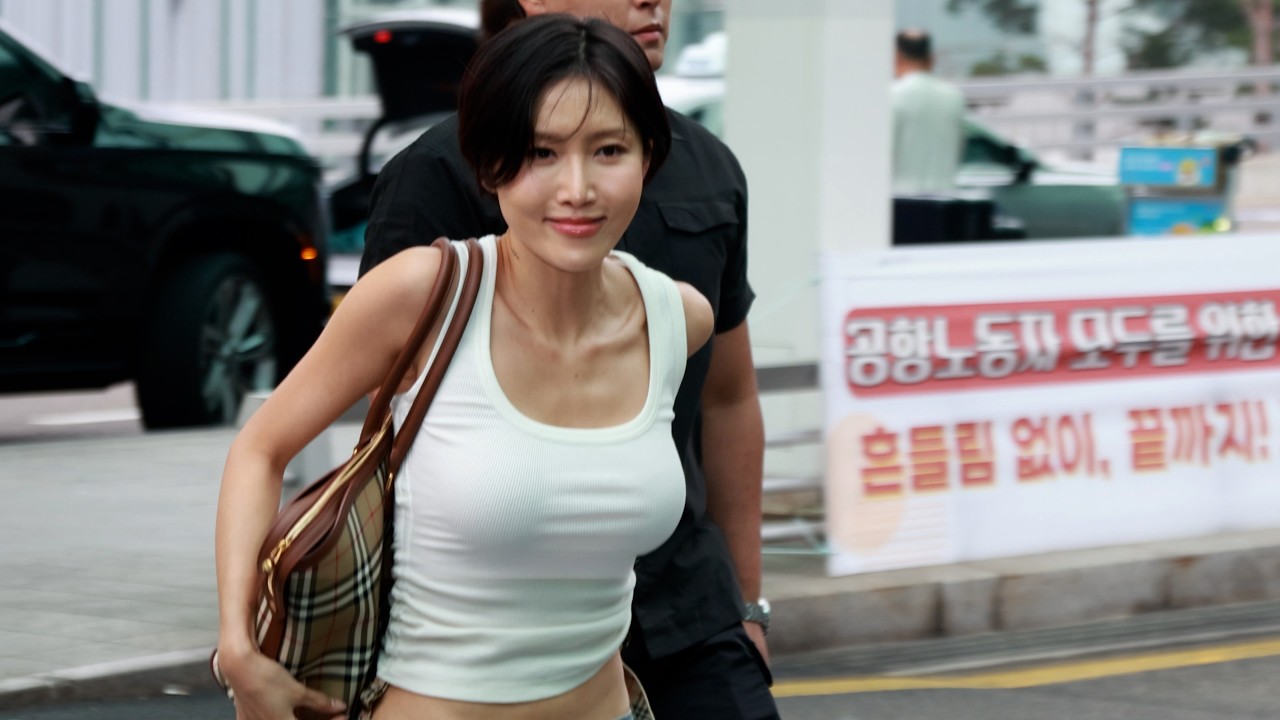 화사(HWASA), 극강의 편안함 추구... 밝은 미소로 출국