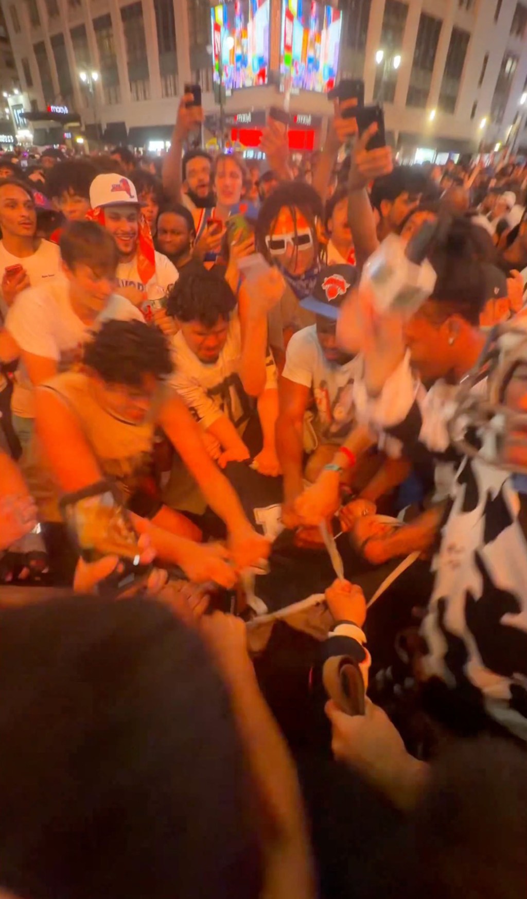 Knicks, Spurs players speak out against 'unacceptable' fan violence ...