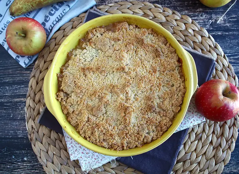 Extra crunchy and melting apple pear crumble