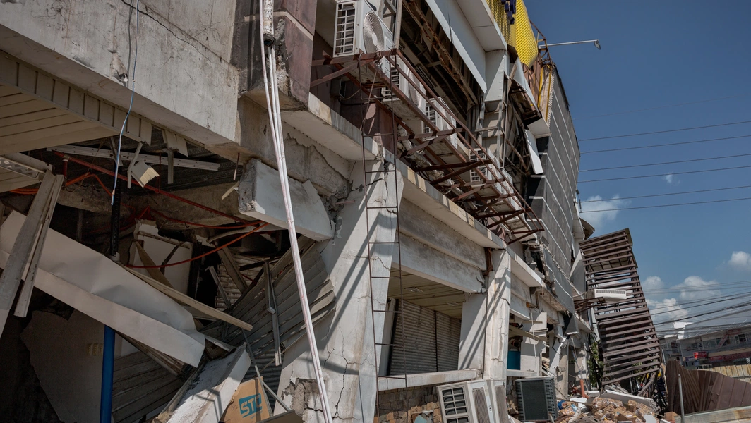 Philippines quake kills 35 as shockwaves circle globe