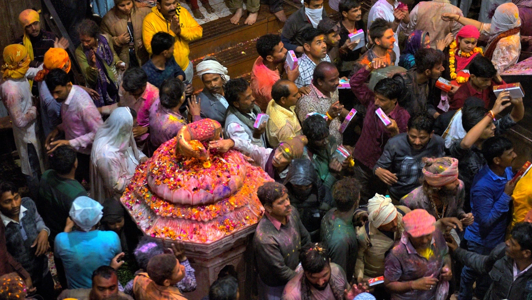 Balcony collapse near Banke Bihari Temple injures several devotees
