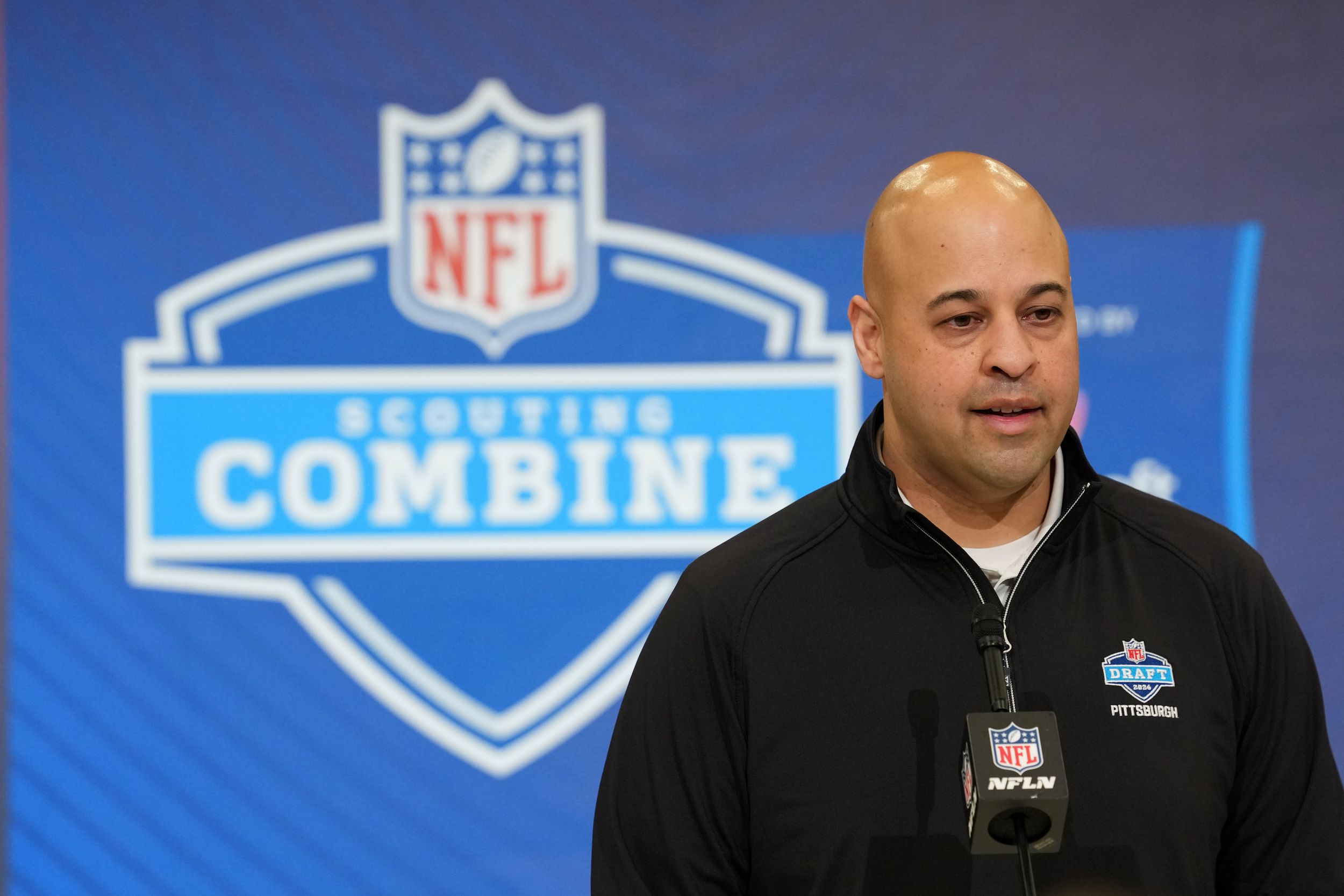 Steelers suddenly bring in unexpected competition for shoo-in starter