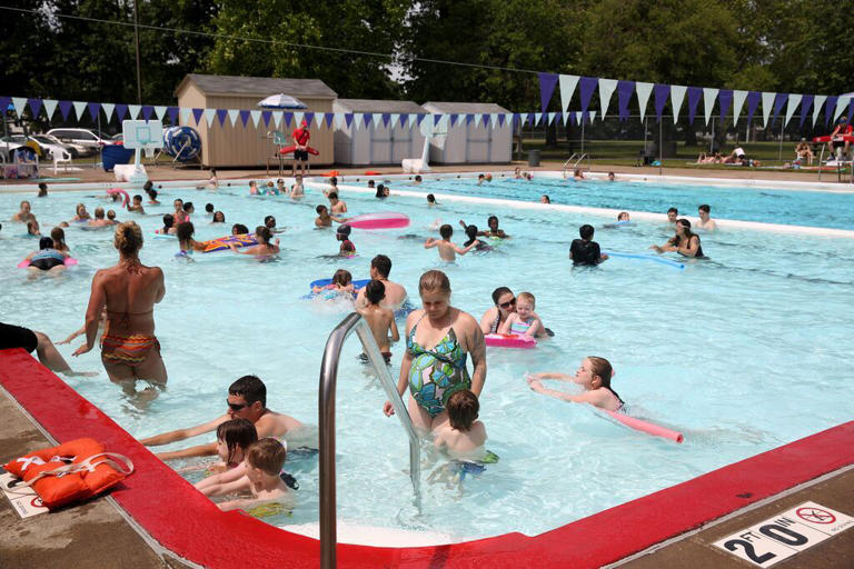 Oregon backed down on a pool rule that would have kept some middle ...