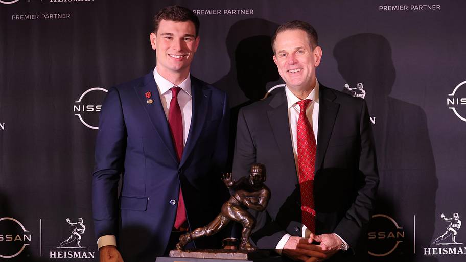 Indiana football’s rise reflected in TIME honor for Curt Cignetti ...
