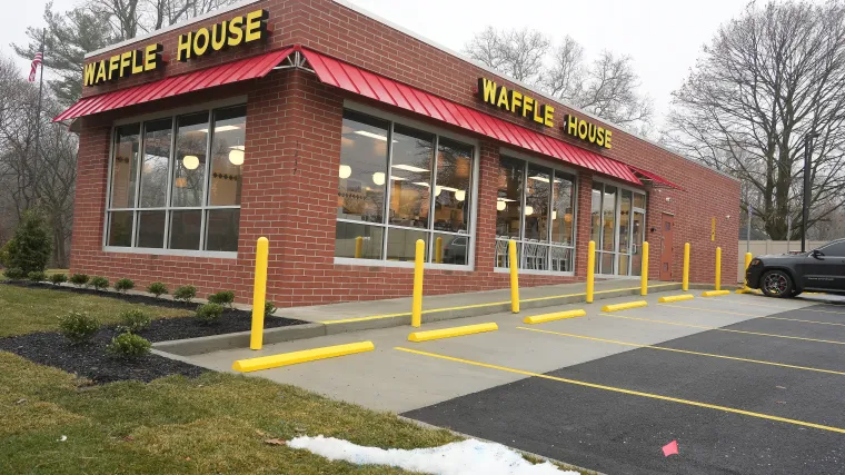 Chili's, Waffle House and more: This World Cup fan is on the ultimate ...