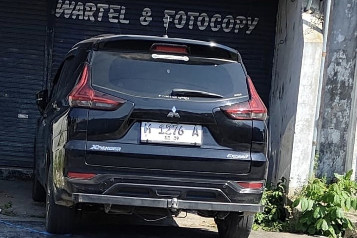 Mitsubishi Xpander dinas disulap jadi pelat putih, satu huruf dihapus ...