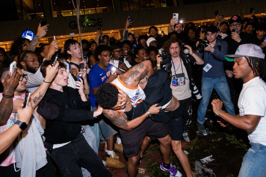 Knicks, Spurs ties show fans don’t need to fight