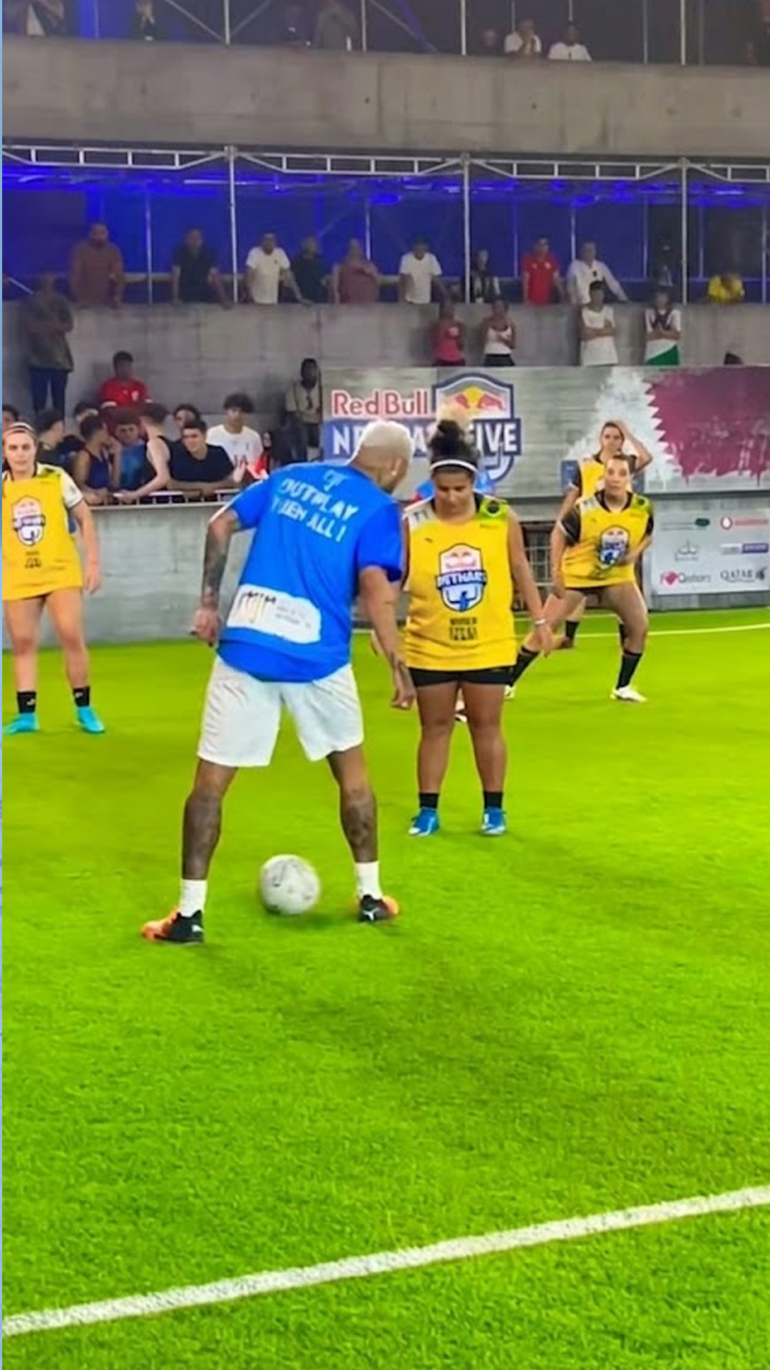 POV you're on Neymar's team just pass him the ball