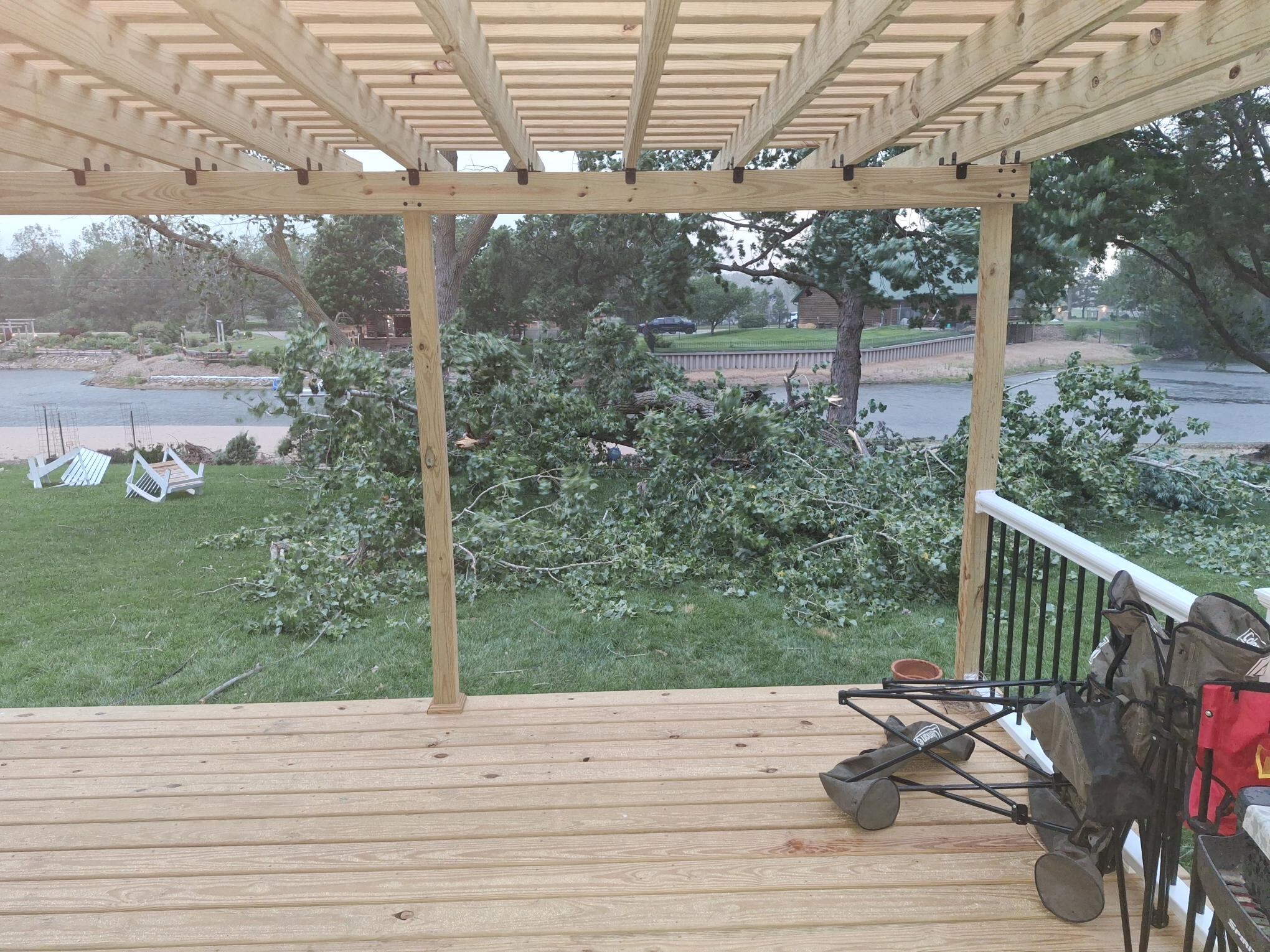 Severe weather knocks out power, downs trees across central Nebraska ...