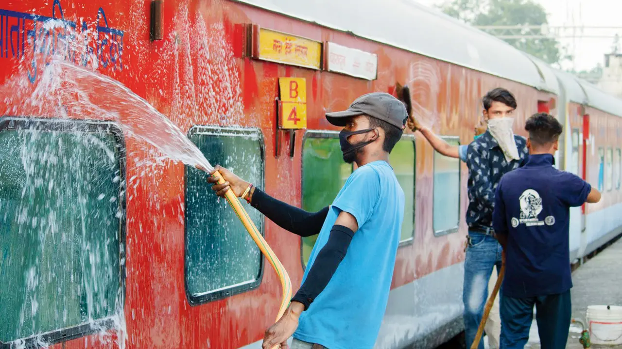 Water shortage hits Mumbai railways as tanker strike disrupts supplies