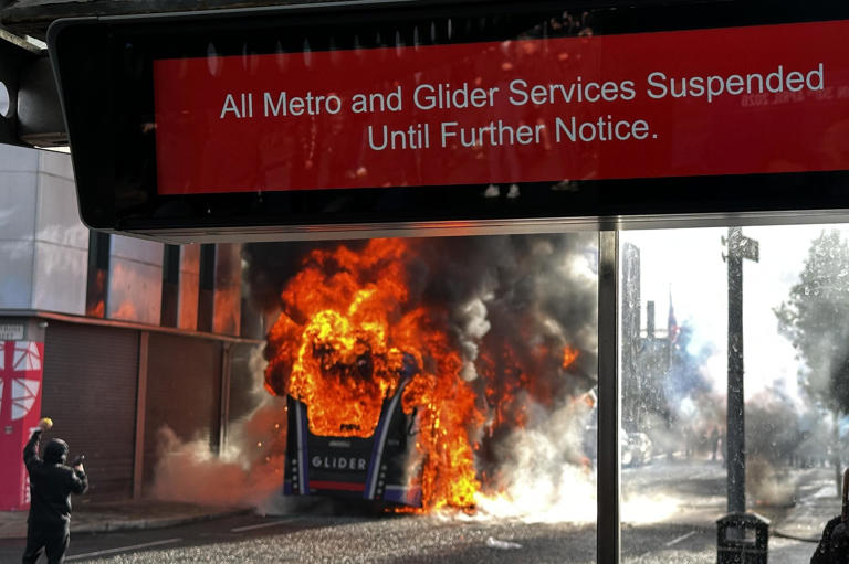 Belfast homes on fire and police car set alight in Portadown: Deputy ...
