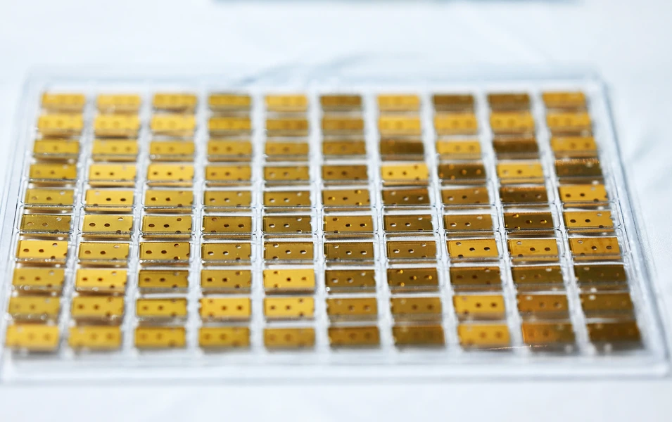 Researchers unveil record-thin and ultra-dense transistor designs