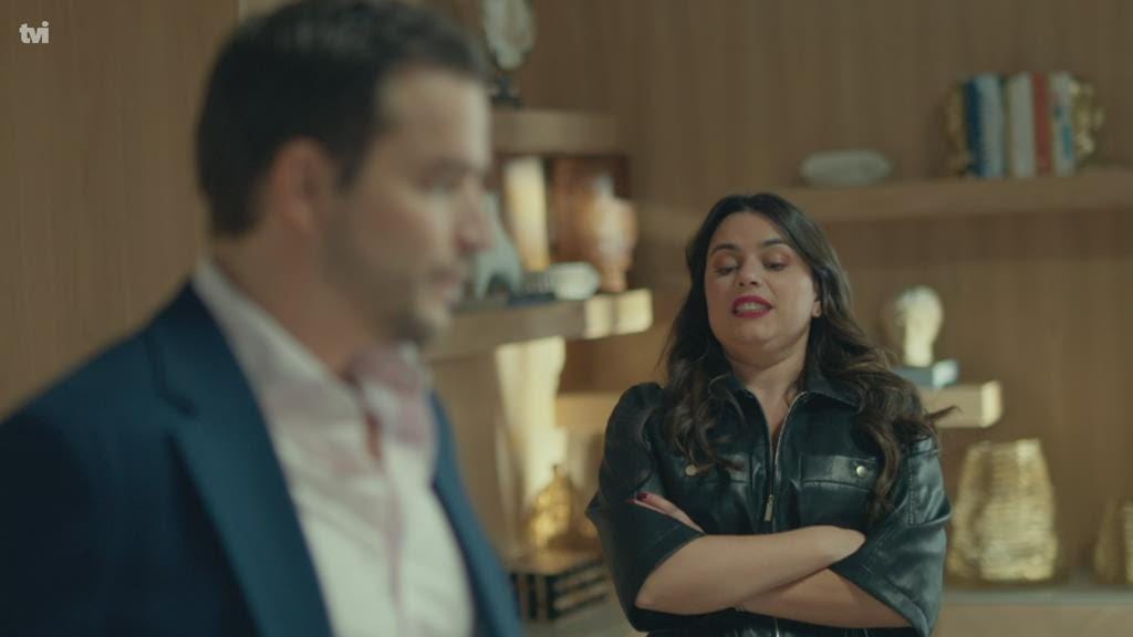 Amor à prova: Amália muda-se para a casa de Tomás