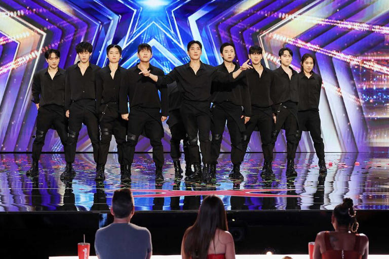 Howie Mandel literally body slammed the golden buzzer for Yu Hojin's ...