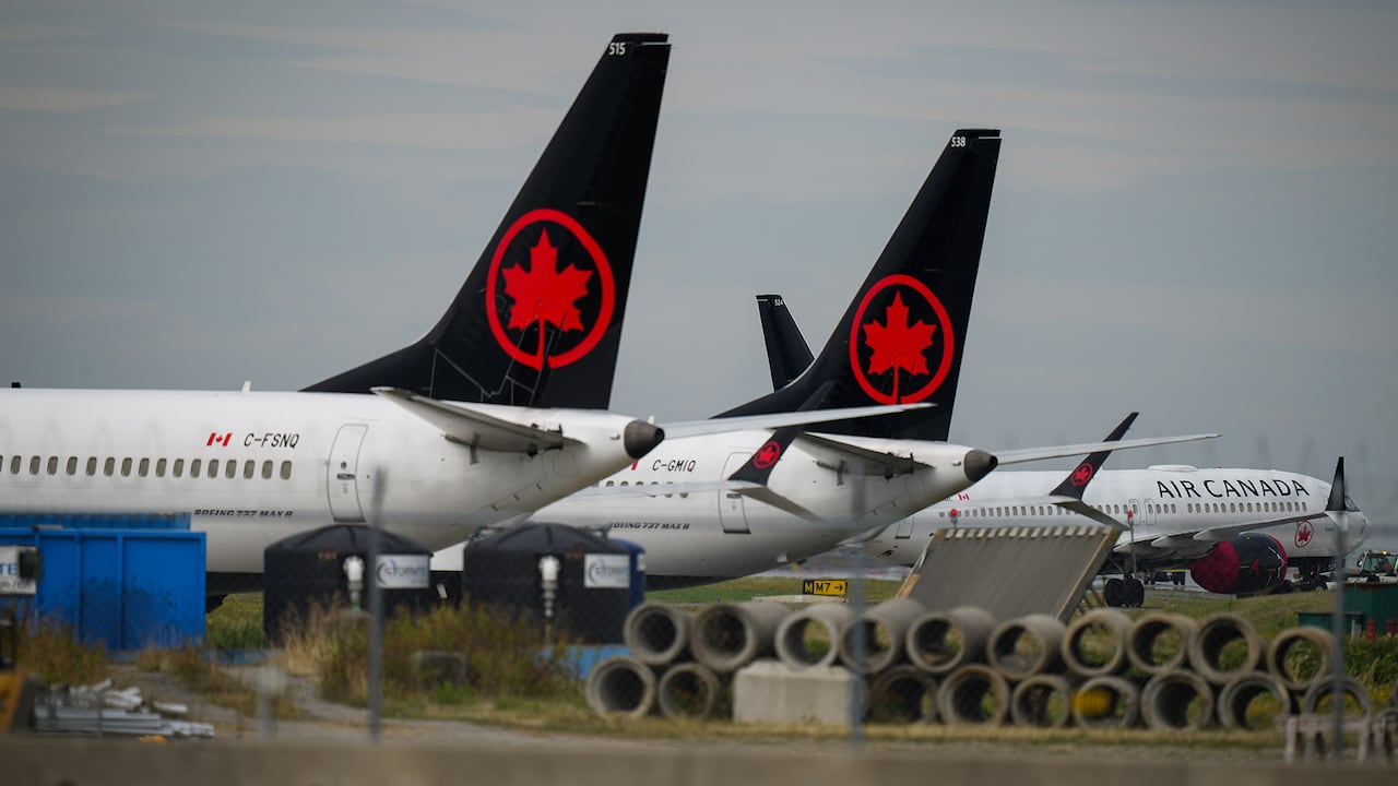 Former Air Canada pilot charged for allegedly using fake licence