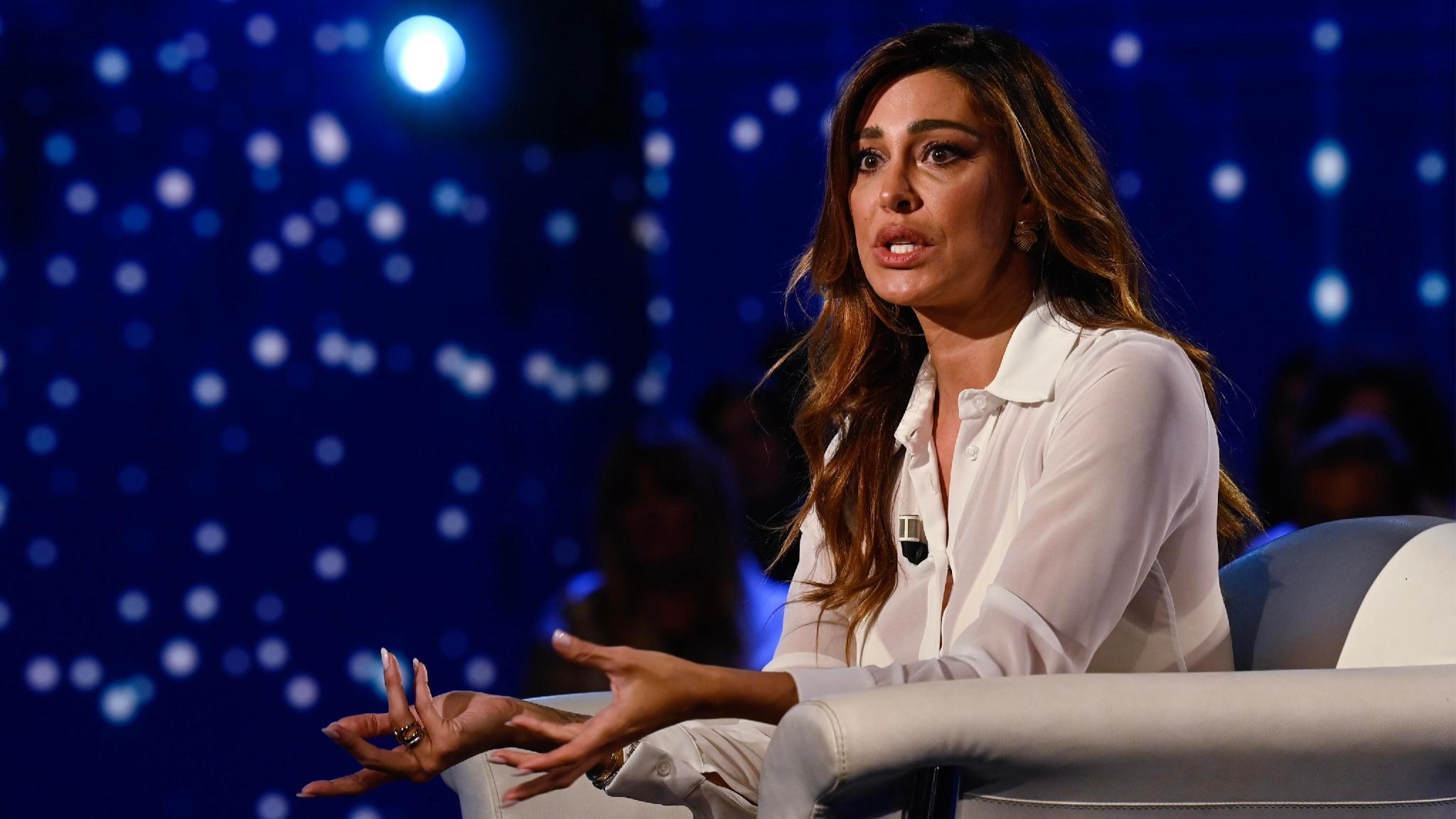 Provoca due incidenti e non si ferma, Belen Rodriguez indagata a Milano