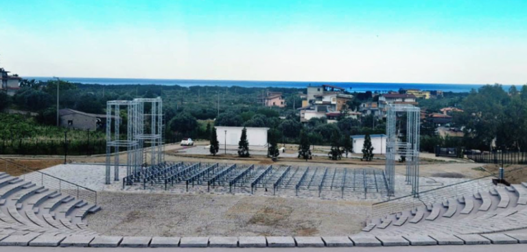 Locri, Fontana annuncia i fondi per lo stadio e lavori di viabilità