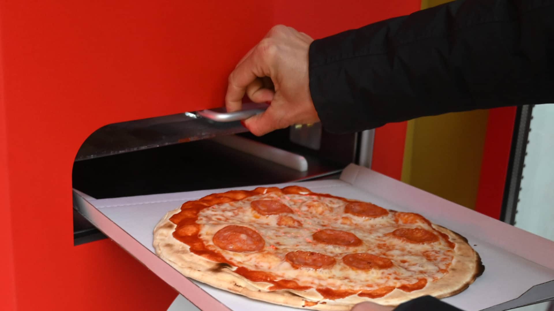 Pizzaautomat statt Lieferservice: „Kunden leben im Rhythmus des Mitnehmens”