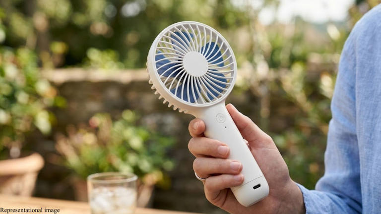 Best portable fans under Rs 3000 for personal cooling in India