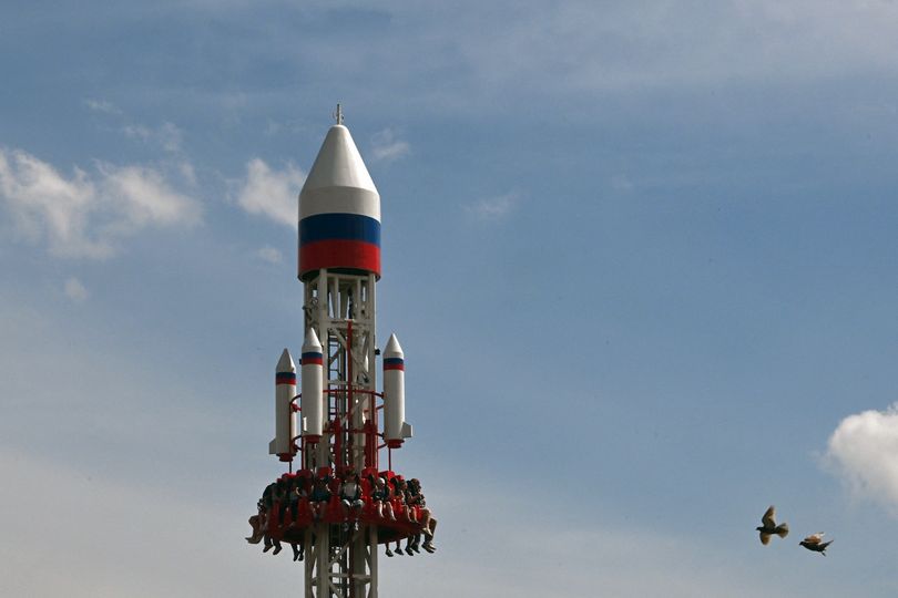 Putin turns deadly nuclear missile into themepark ride as kids seen ...