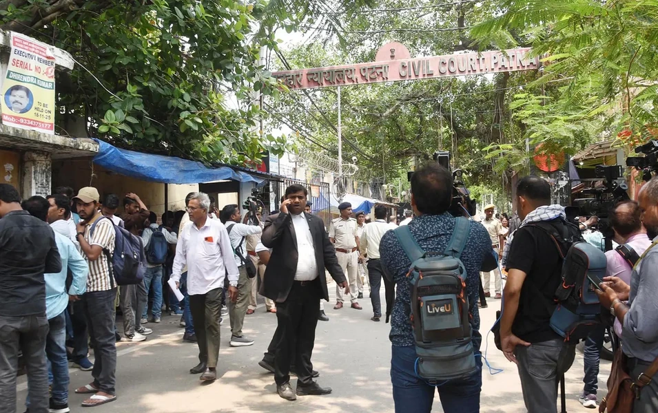 Patna court shields Khan Sir from arrest, rival denied bail