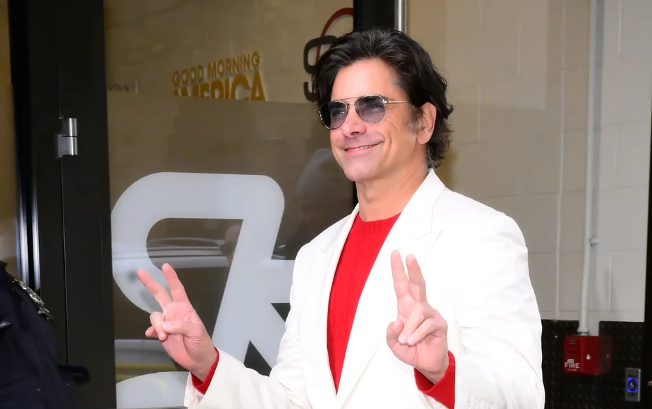 Dean Martin's one-word advice pushed John Stamos toward sitcoms