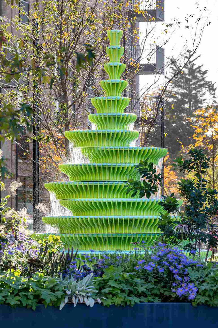 Unik! Air mancur lime green warnai sudut kota London