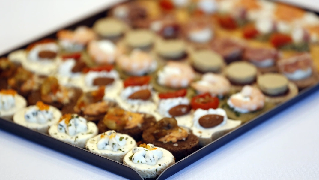 Experts share updated tips for potluck and host gift etiquette