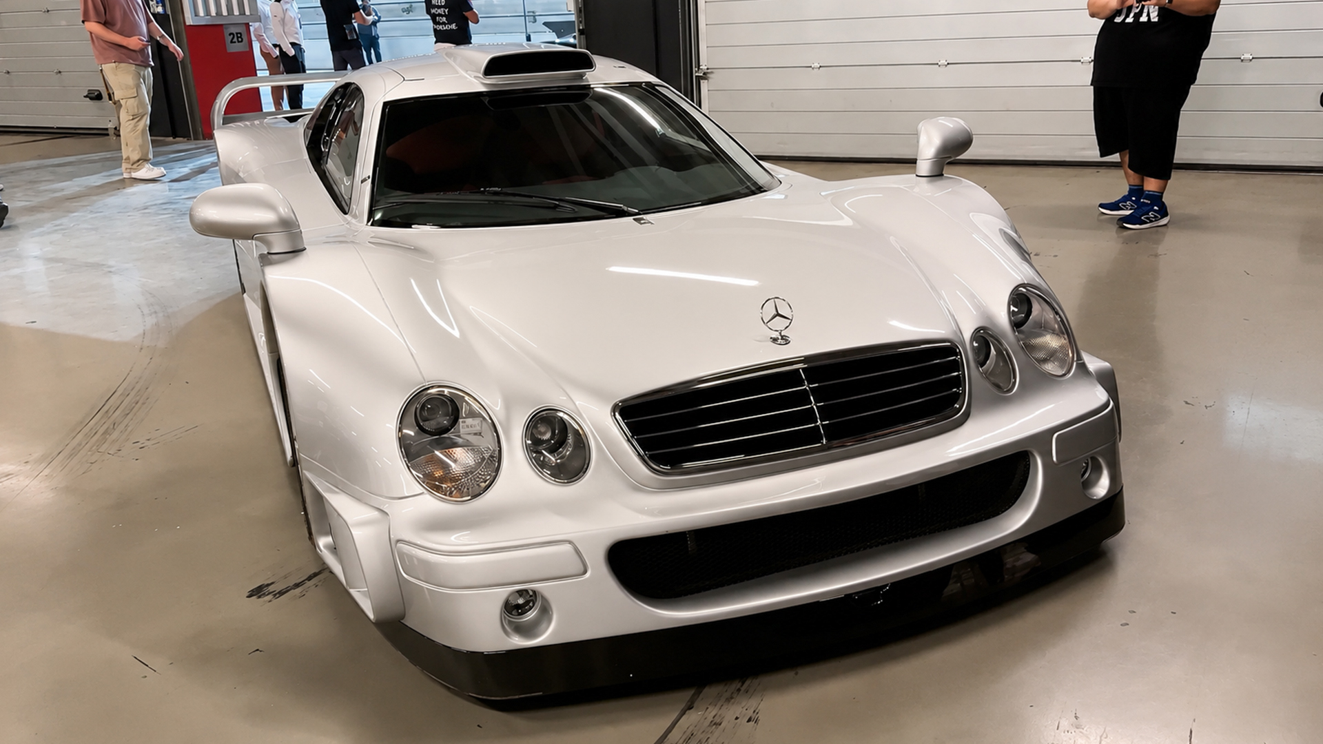 Iconische Mercedes-Benz CLK GTR van 10 miljoen dollar van dichtbij onthuld