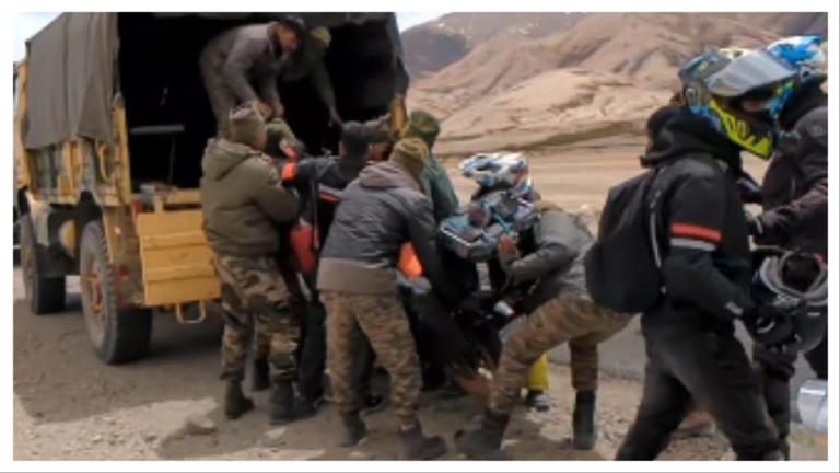 Devdoots of Ladakh: Heartwarming video of Indian Army rescuing accident ...