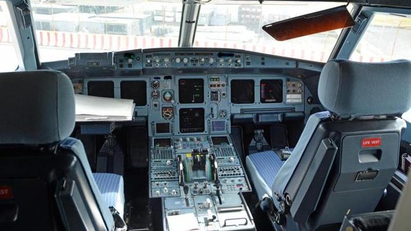 Canada, per 16 anni avrebbe pilotato aerei di linea senza la licenza ...