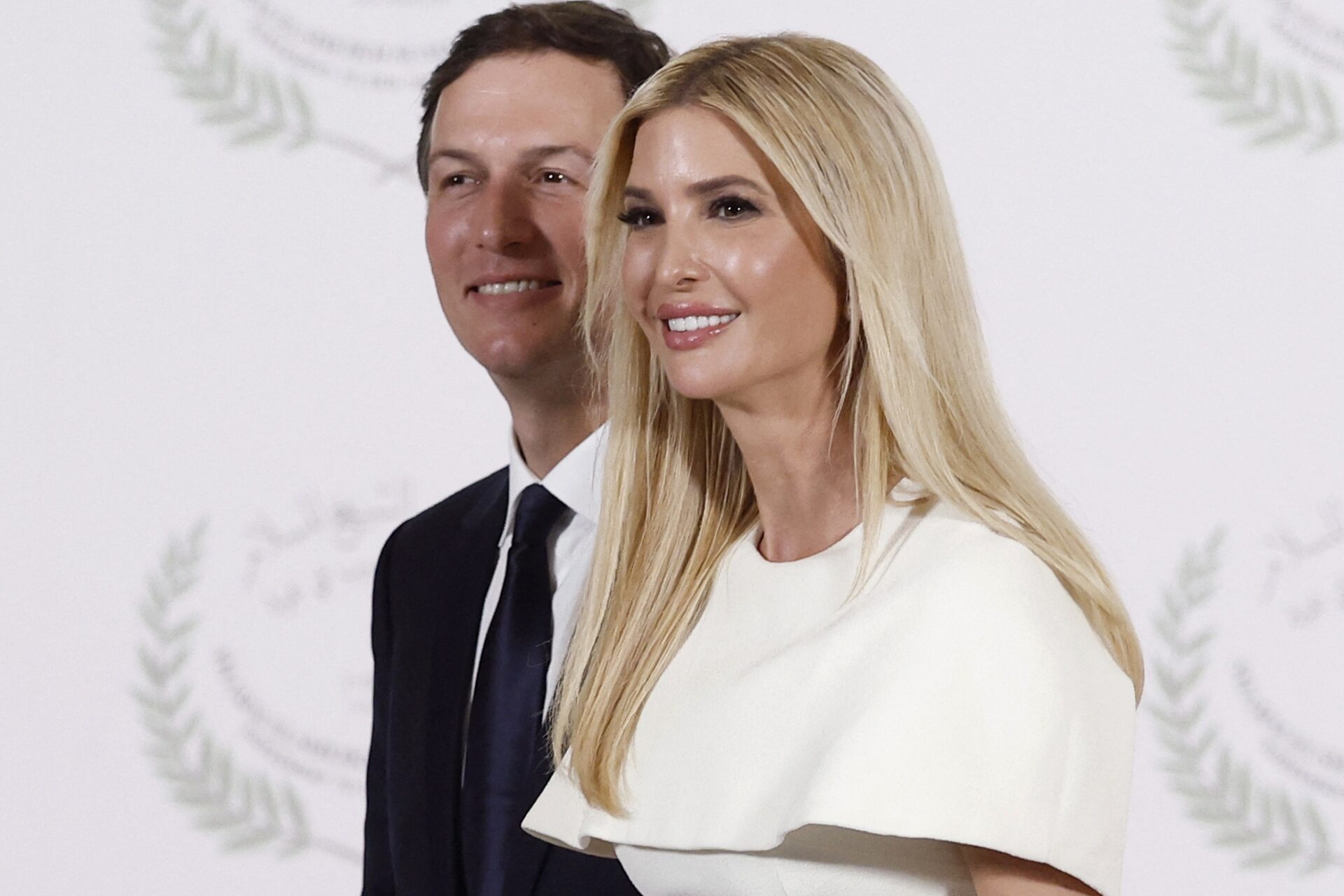 Ivanka Trump and Jared Kushner: A protest against the tourist complex ...