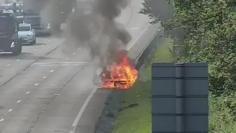 M25 chaos: Major motorway closed after huge car fire as drivers face 10 ...