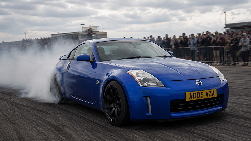 Drivers battle heavy smoke at drag and drift