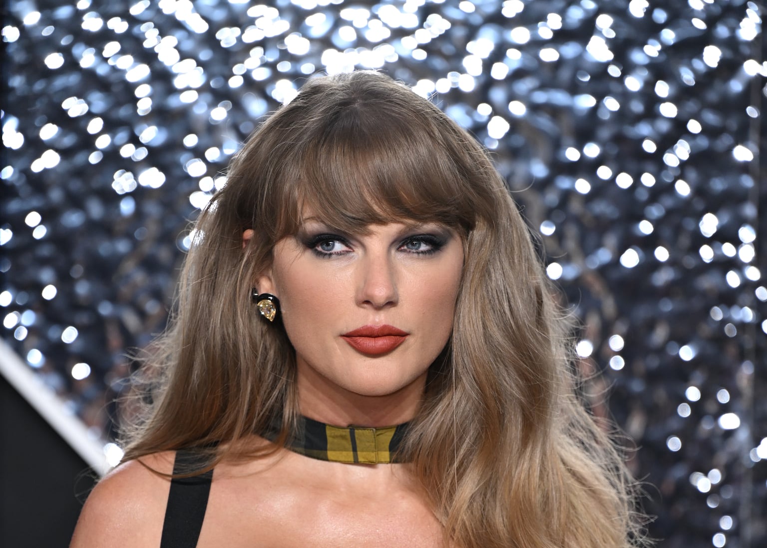 Taylor Swift performs duet with Randy Newman at Toy Story 5 premiere